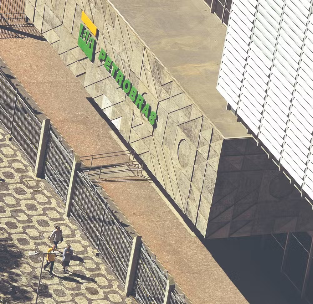 Petrobras removes executive after Lula criticizes fuel auction
