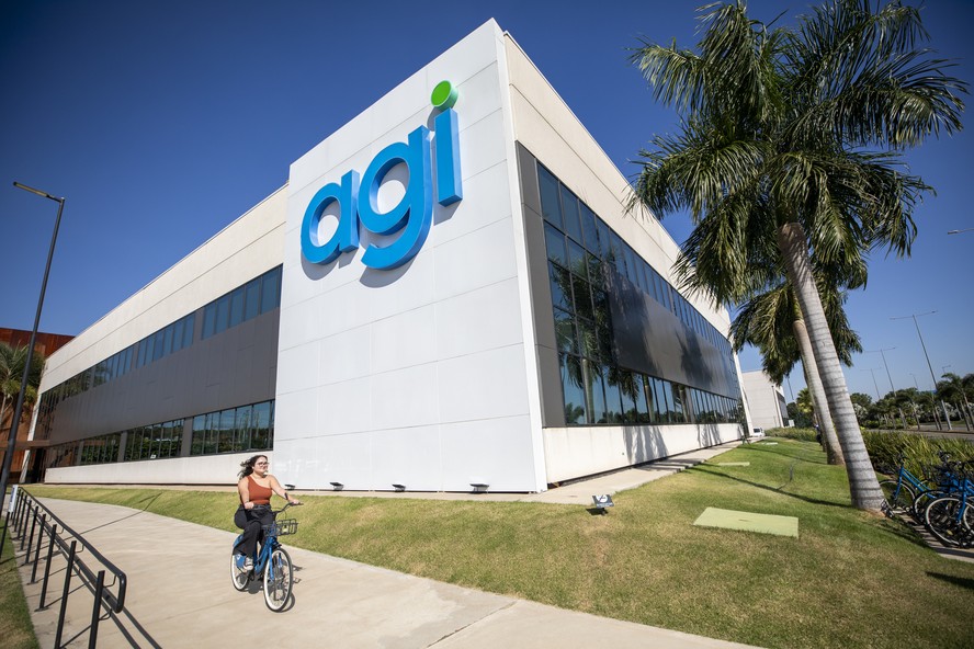 Agibank raises $276m in U.S. IPO