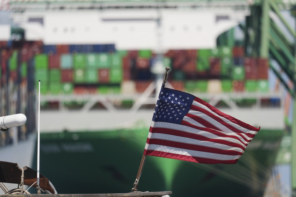 U.S. walks out of shipping emissions talks, threatens retaliation