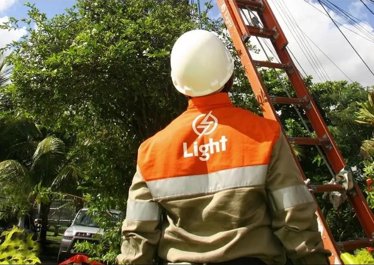 Light presents new proposal to creditors