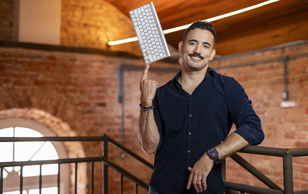 Weakened real, remote work boost earnings for Brazilians
