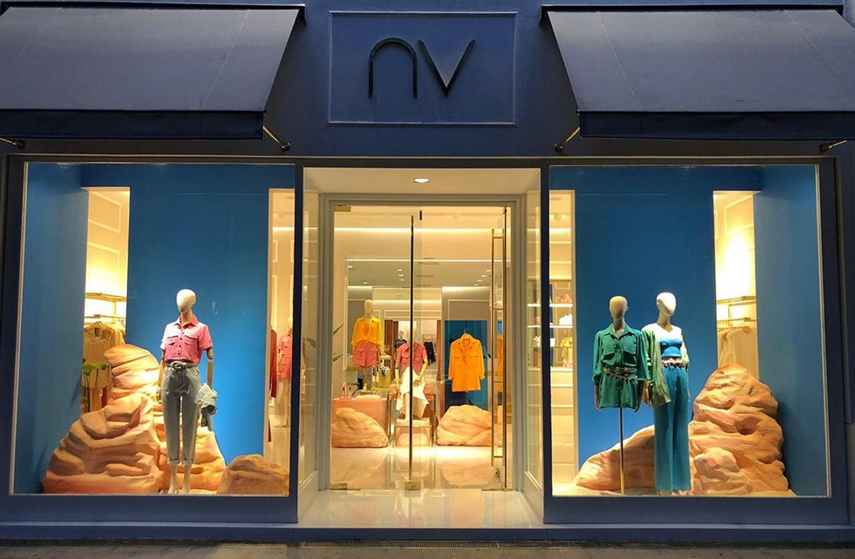 Fashion retail looks for second-hand stores, style consultants ...