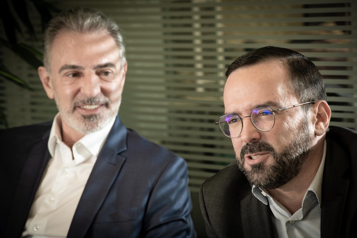 Deloitte changes leadership to double in size again