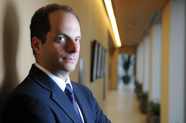 Asset managers embrace bonds as fiscal situation raises concerns