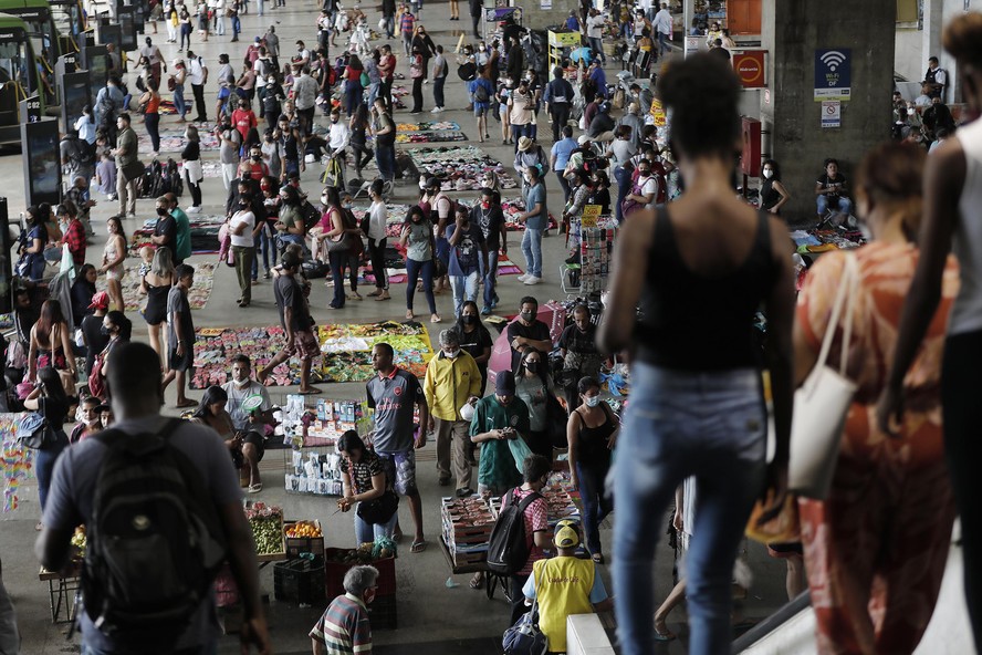 Brazil’s population set to decline starting in 2042, IBGE says