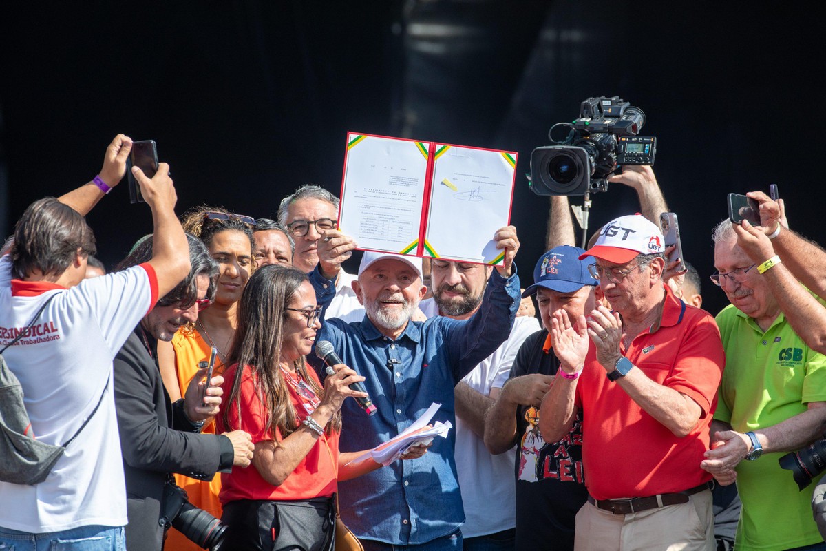 Lula signs income tax changes