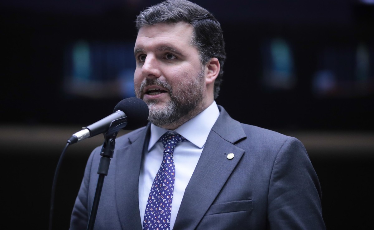 Rural caucus pushes for early talks on new farm credit plan