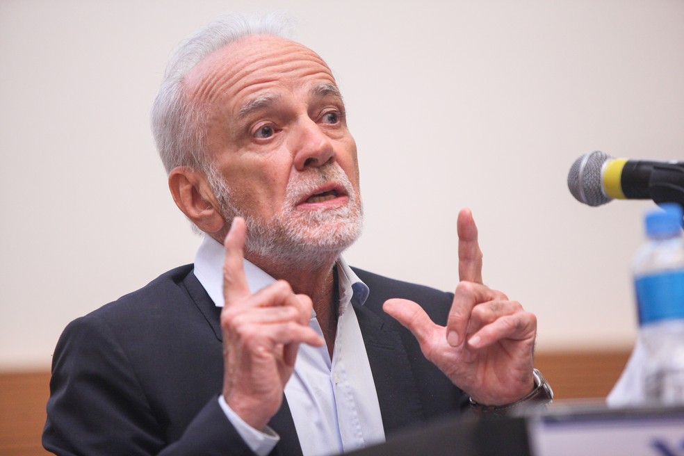 Dollar dominance under threat, Real Plan creator says