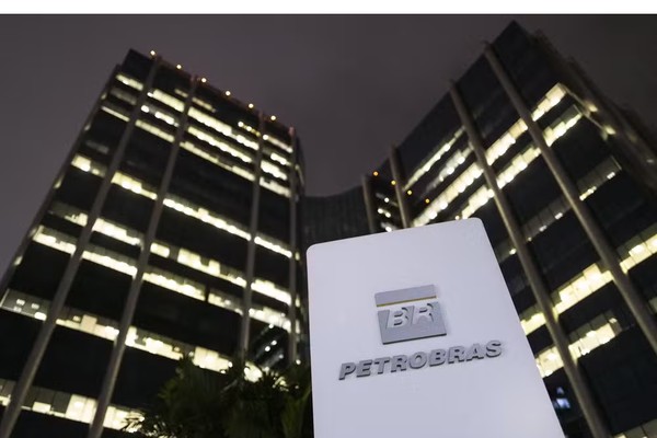 Petrobras heads into contested board vote amid investor pushback