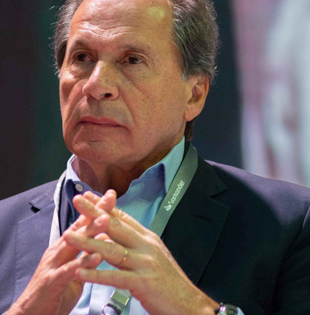 CSN to sell shares in competitor, but does not set deadline