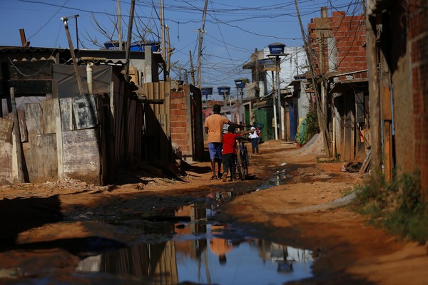 Poverty falls in Brazil, but still affects 67.8m people
