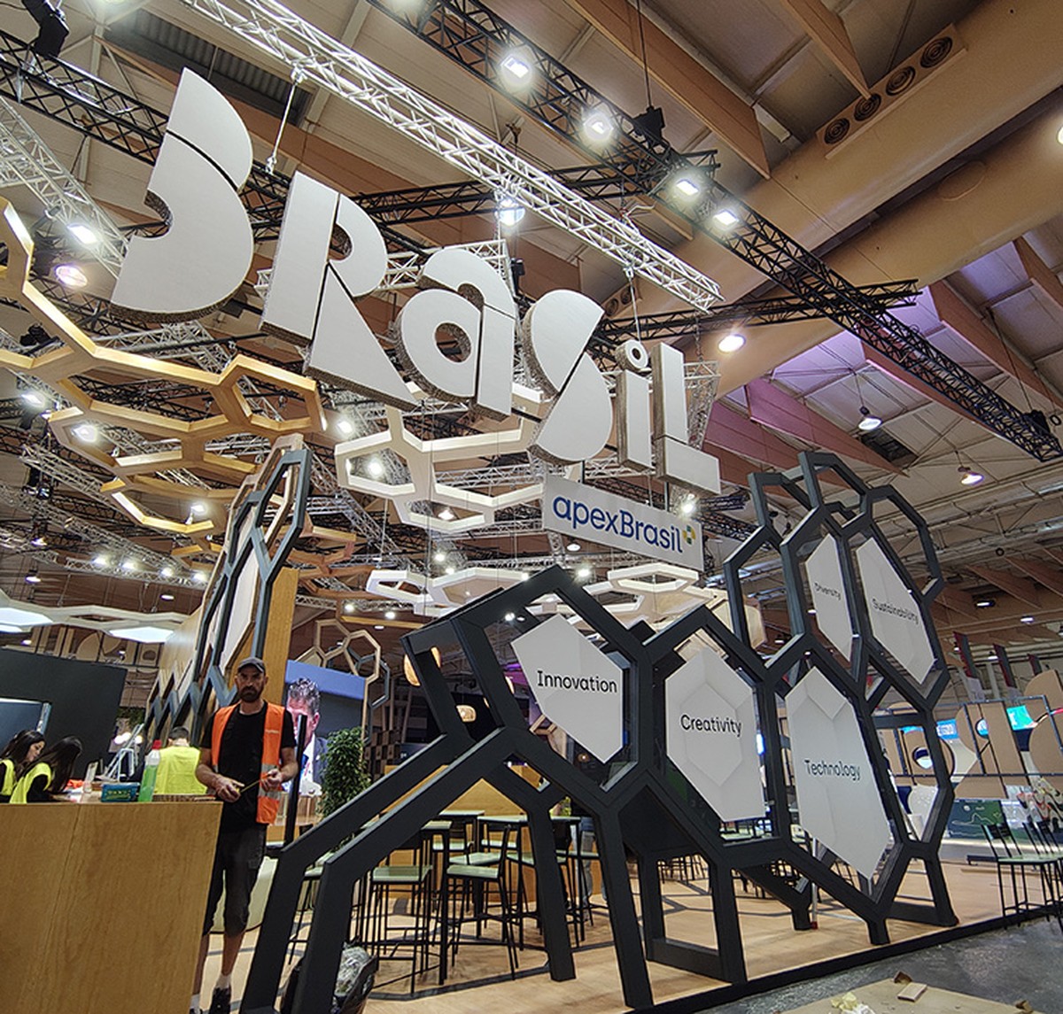 Brazil showcases 400 startups at Lisbon’s tech summit