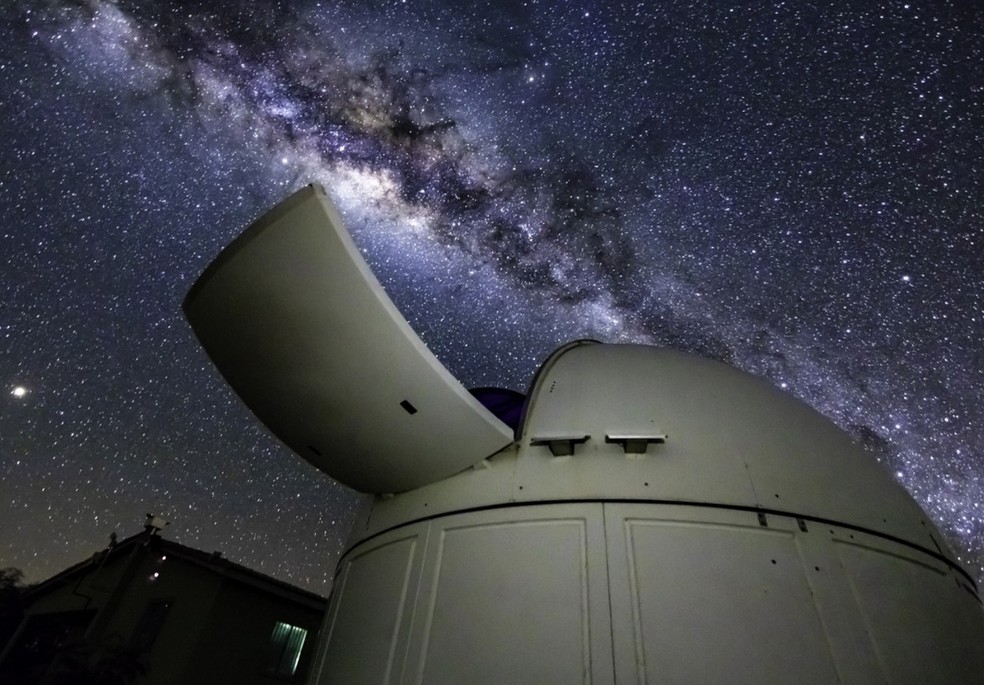 In the Pernambuco backlands, a hunt for asteroids and comets