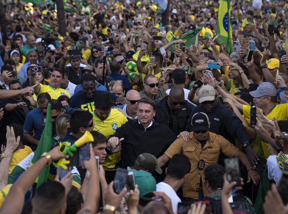 Bolsonaro says Workers’ Party is lying about minimum wage