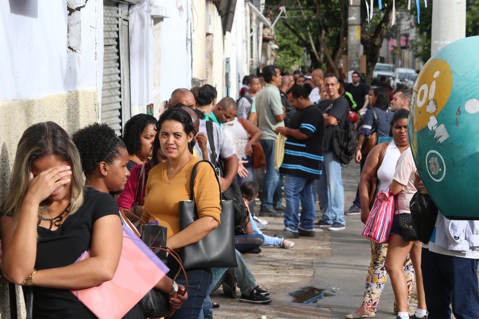 Despite job gains, Brazil struggles with discouraged workers