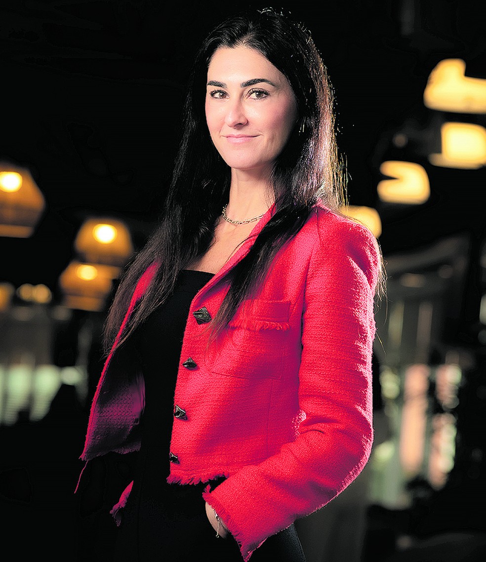 Live commerce expands into shopping malls