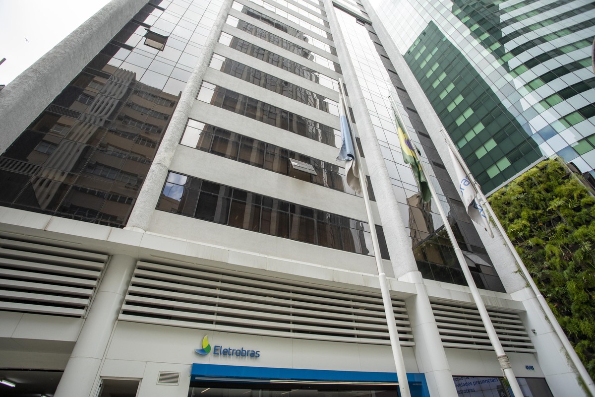 Eletrobras prepares offer to sell stake in CTEEP