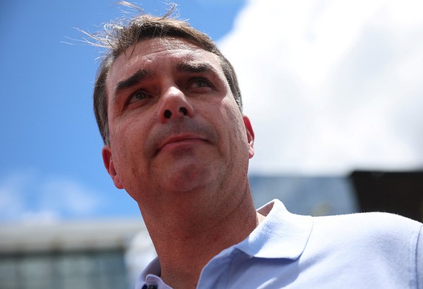 Flávio Bolsonaro considering changes to labor, welfare rules