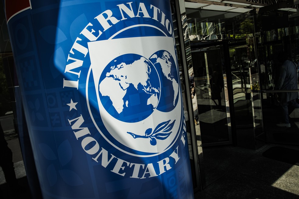 IMF urges deeper fiscal reforms to put debt on downward path