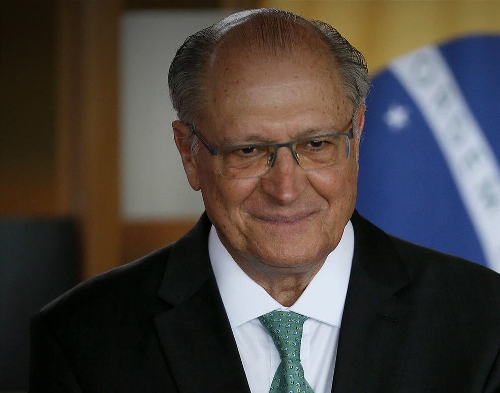 Brazil chooses diplomacy over retaliation as Trump imposes steel tariff
