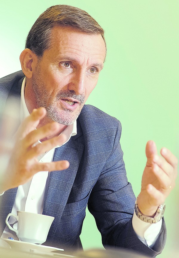 Carrefour shifts headquarters to Atacadão and pilots new system