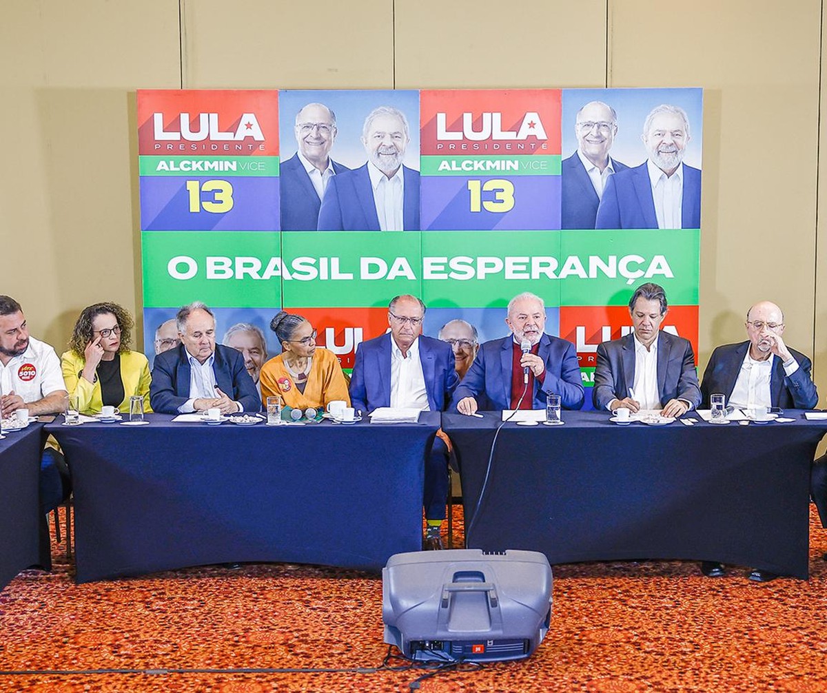 Lula da Silva receives support from former presidential candidates