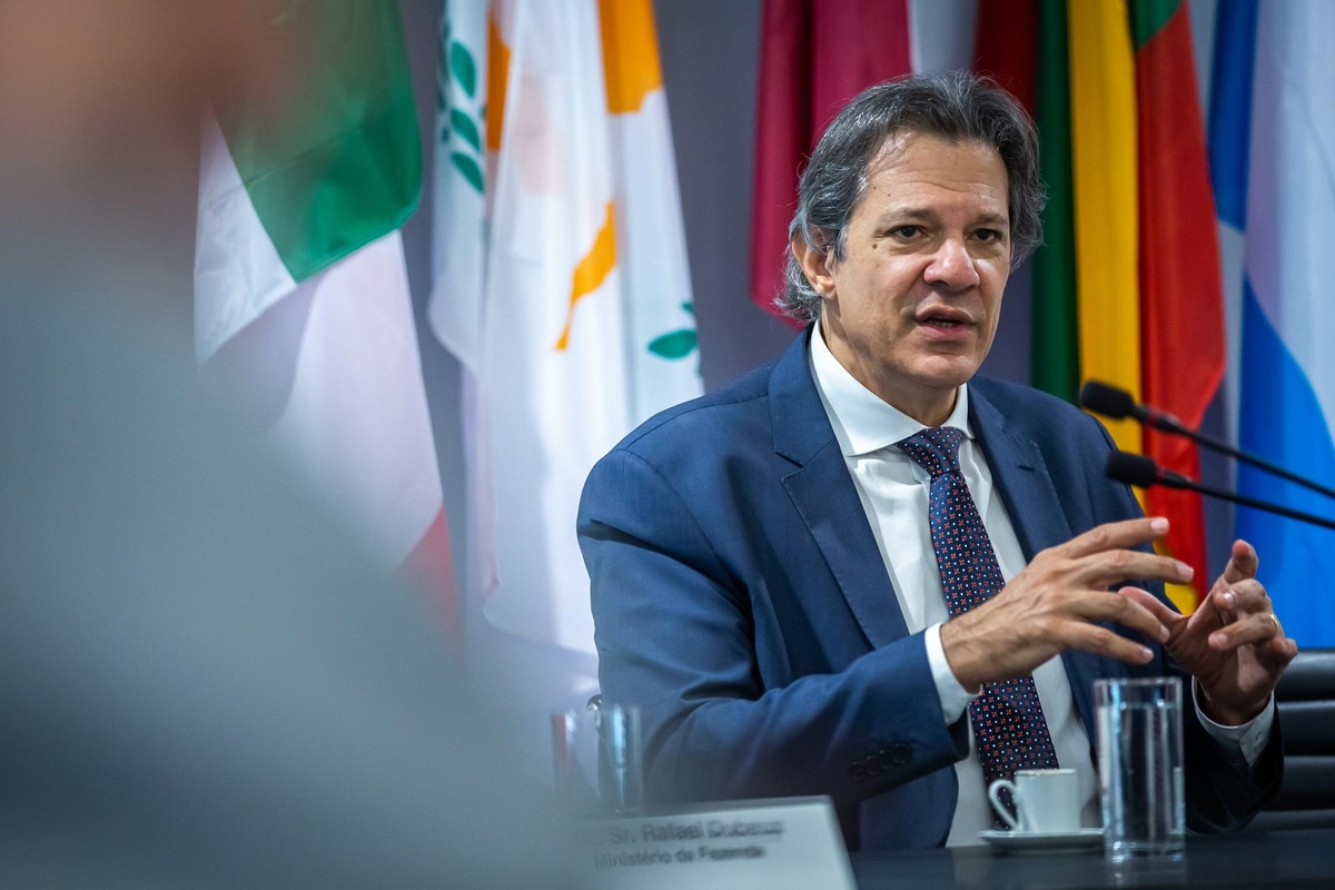 Haddad blames external factors for weakened real | Politics ...