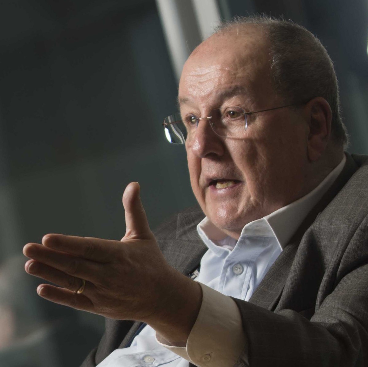 Brazil considers lowering price ceiling on medicines
