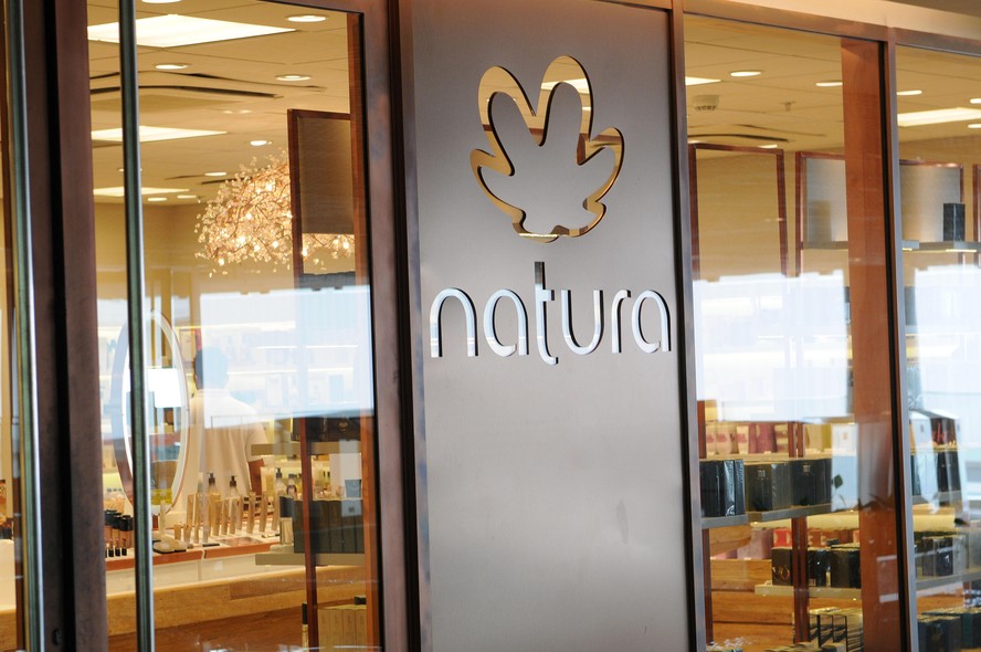 Natura postpones decision on Avon International until 2025
