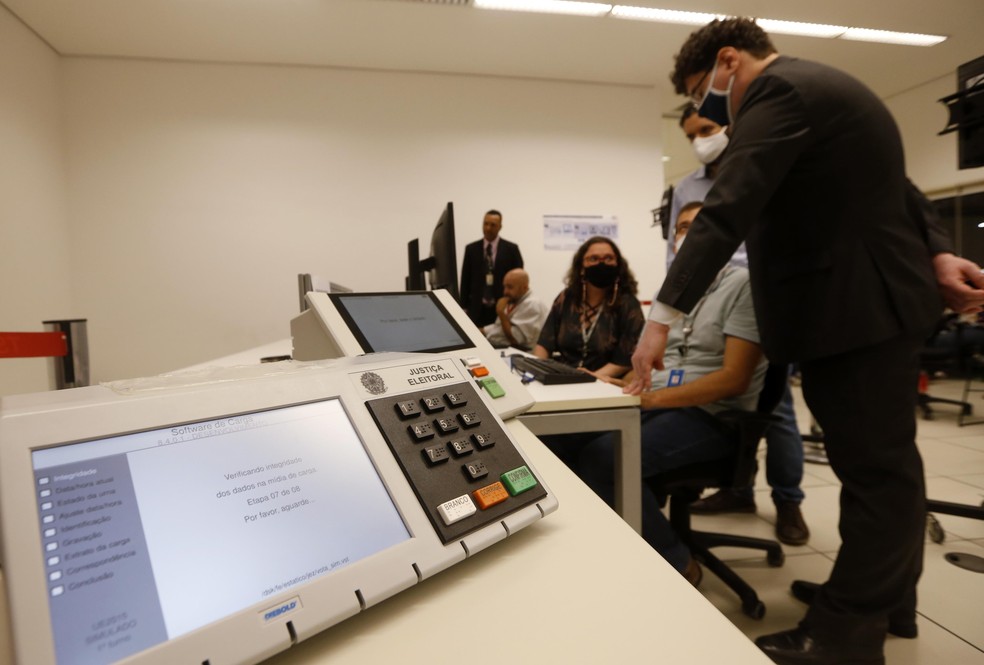 Election authority tests voting machines after Armed Forces’ request