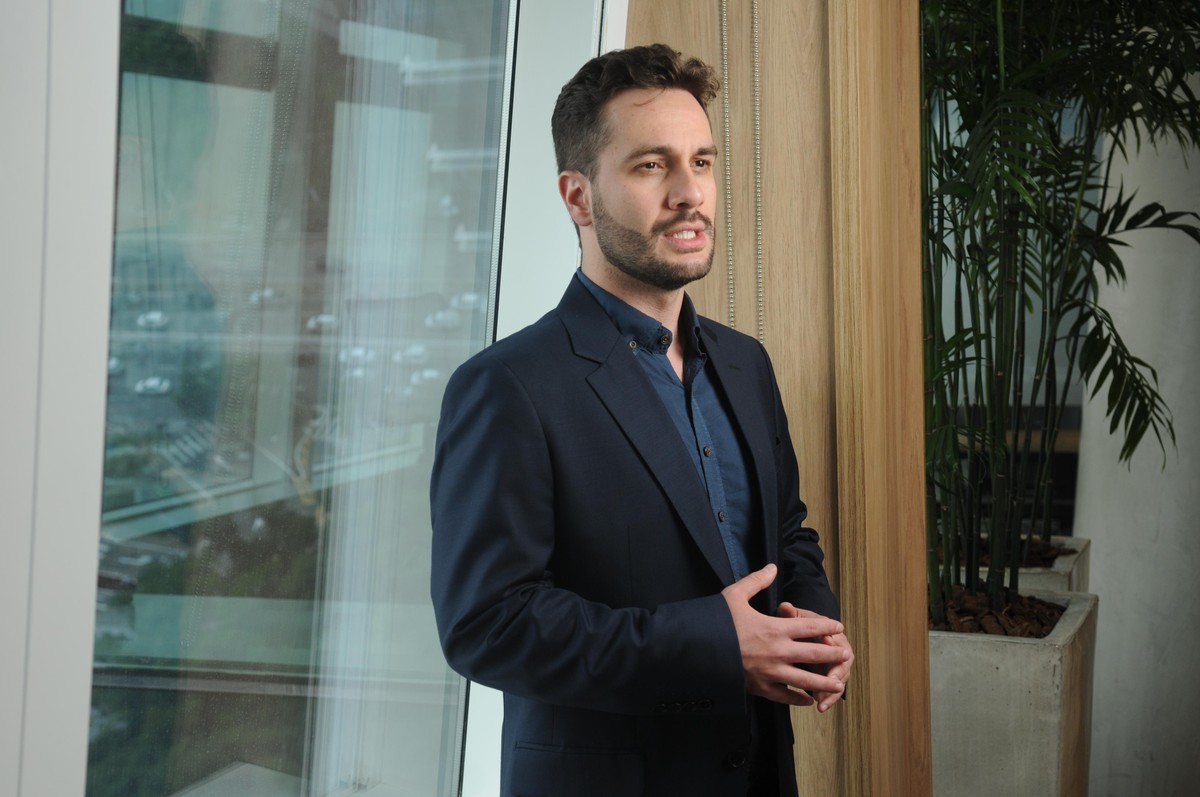 Services decline at the end of 2024, but have robust year