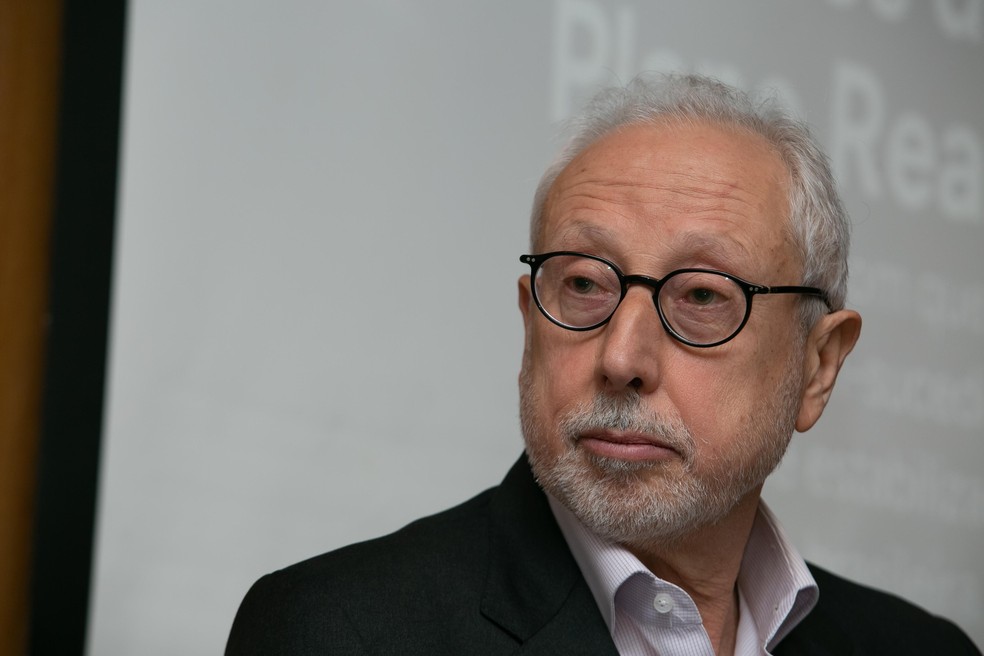 Greatest threat comes from fiscal policy, former central banker says ...