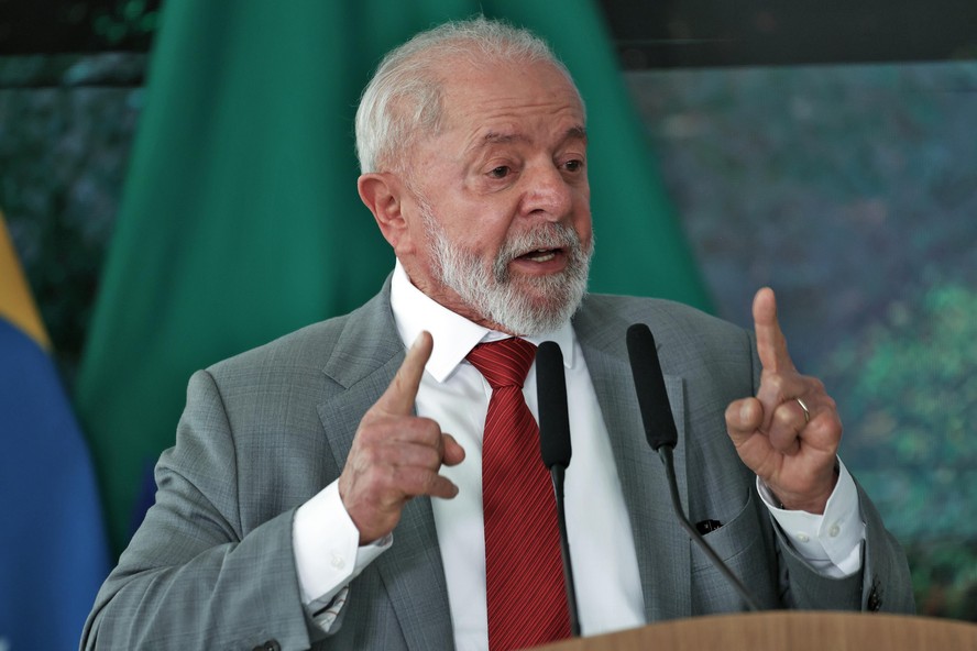 Lula criticizes IBAMA for delays, backs oil exploration research