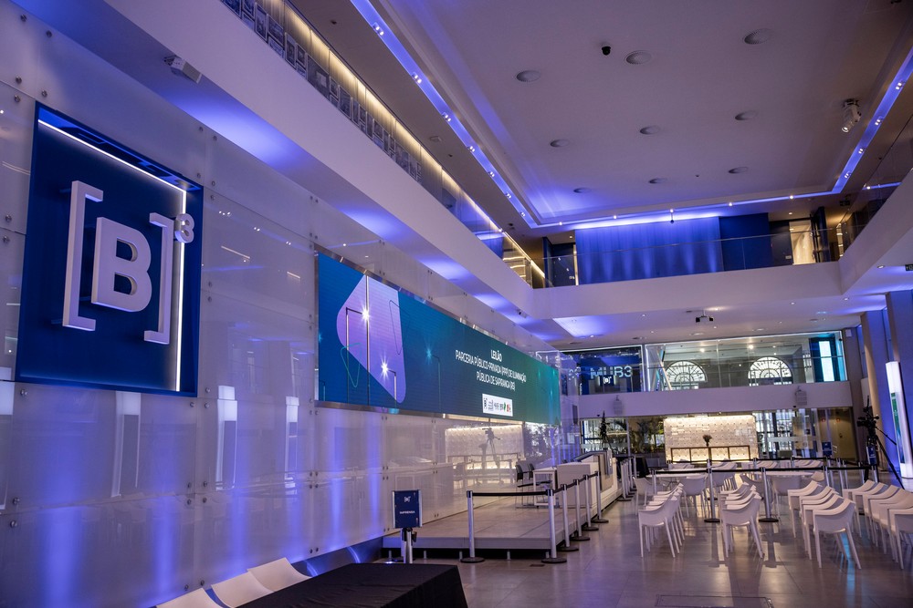 Diversification and bond market growth drive B3 profits