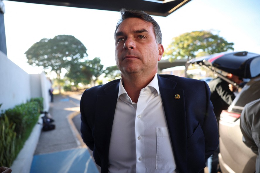 Analysis: Poll dents Flávio Bolsonaro’s edge, lifts outsiders