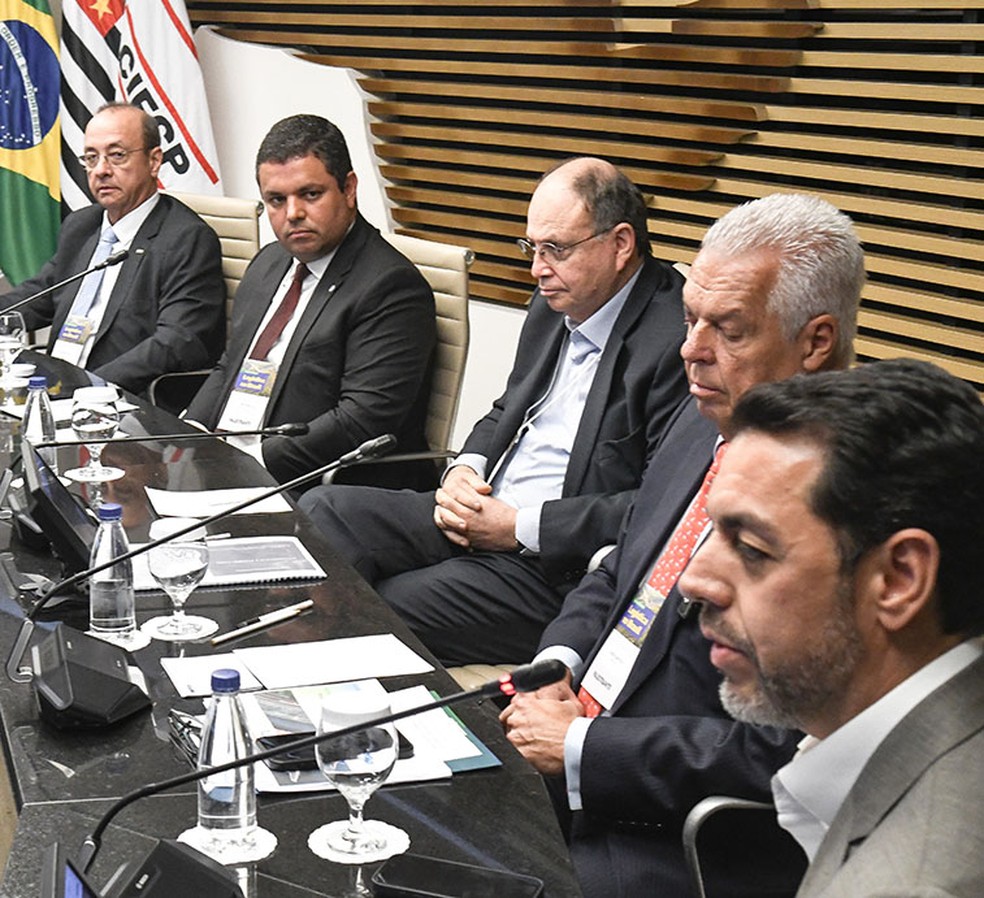 Logistics industry calls for alternative trade routes