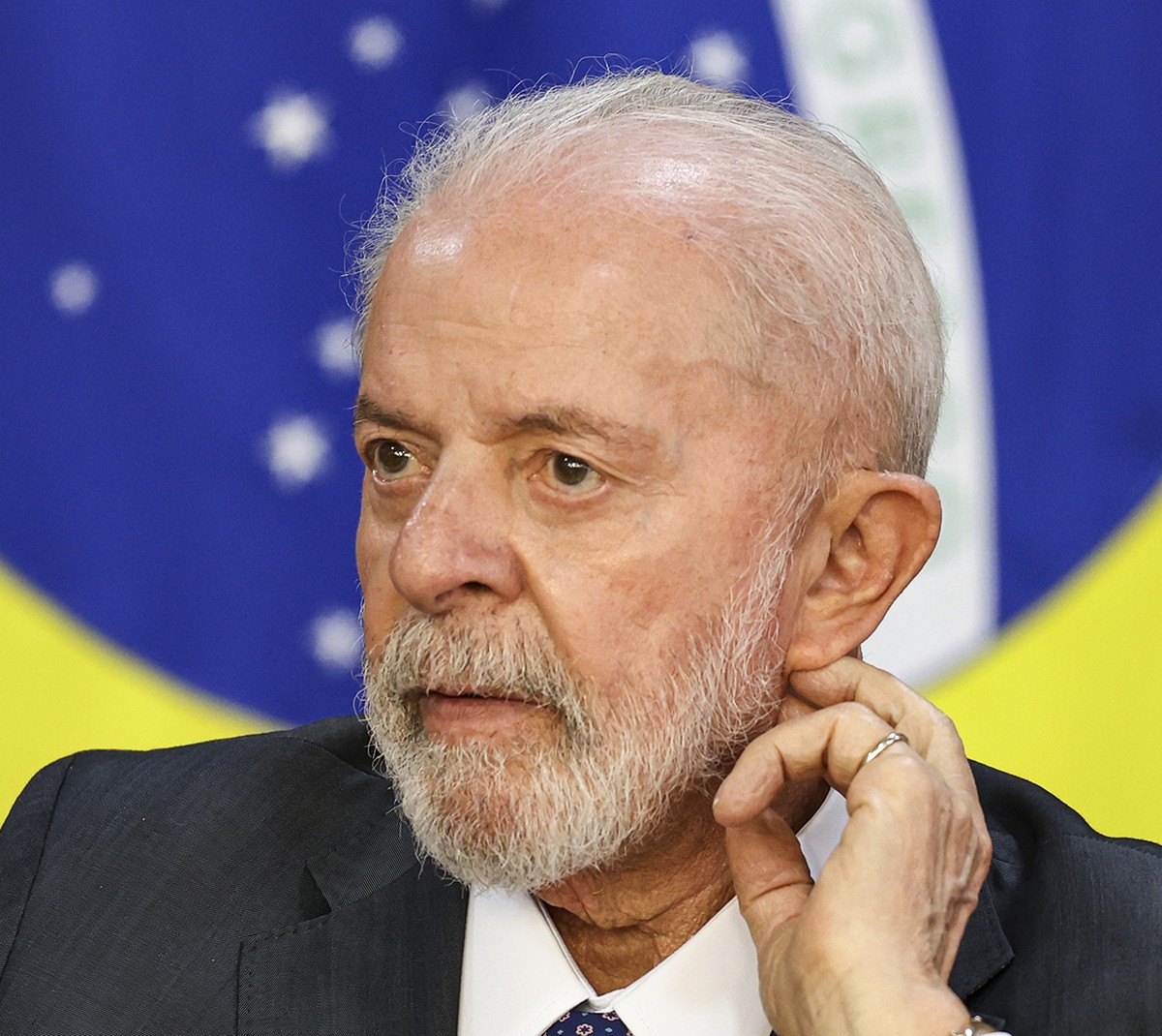 Lula stable, communicating, with no brain impairment, doctors say ...