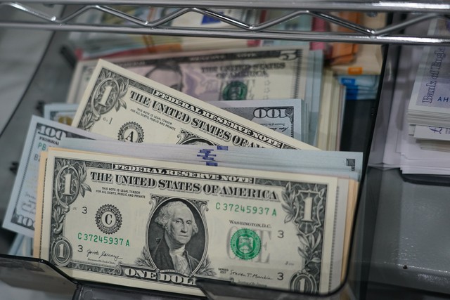 Central Bank expands access to foreign-currency accounts