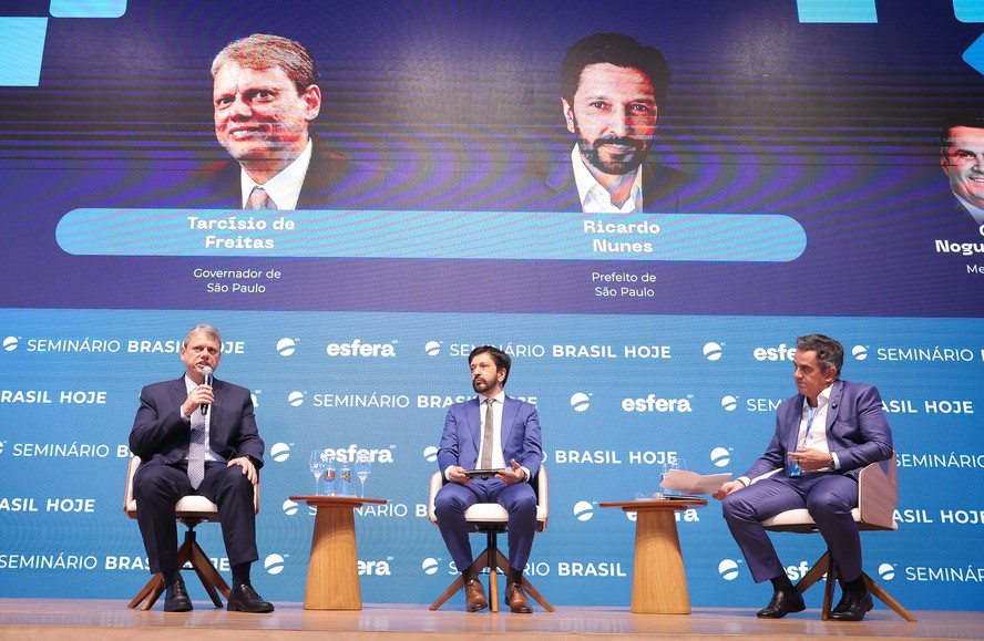 Opposition leaders call for center-right coalition in 2026