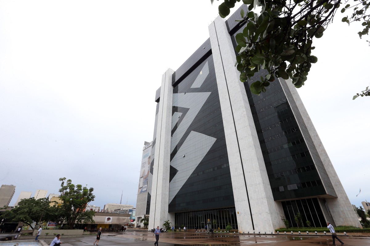 Banco do Brasil seeks partner for retail brokerage, sources say