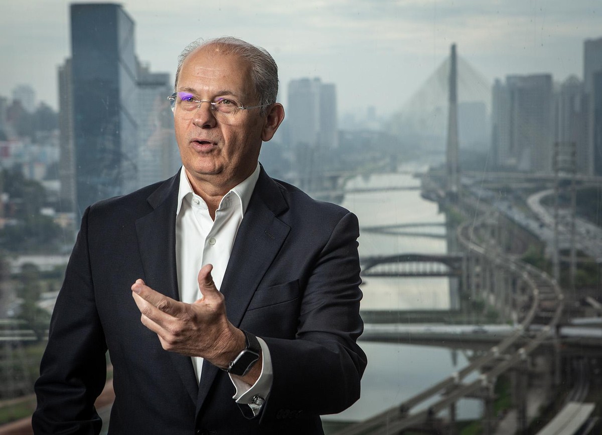 Alcoa bets on power transmission to decarbonize bauxite mine