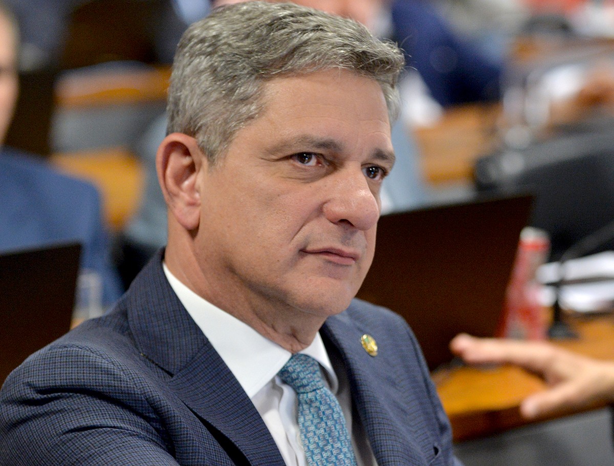 Government leader in Senate seeks to improve communication strategy