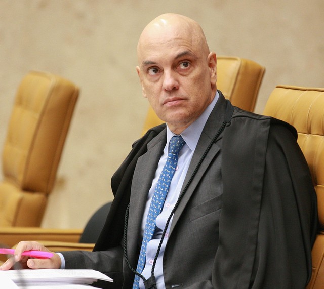 Banks start blocking transactions of Justice Moraes