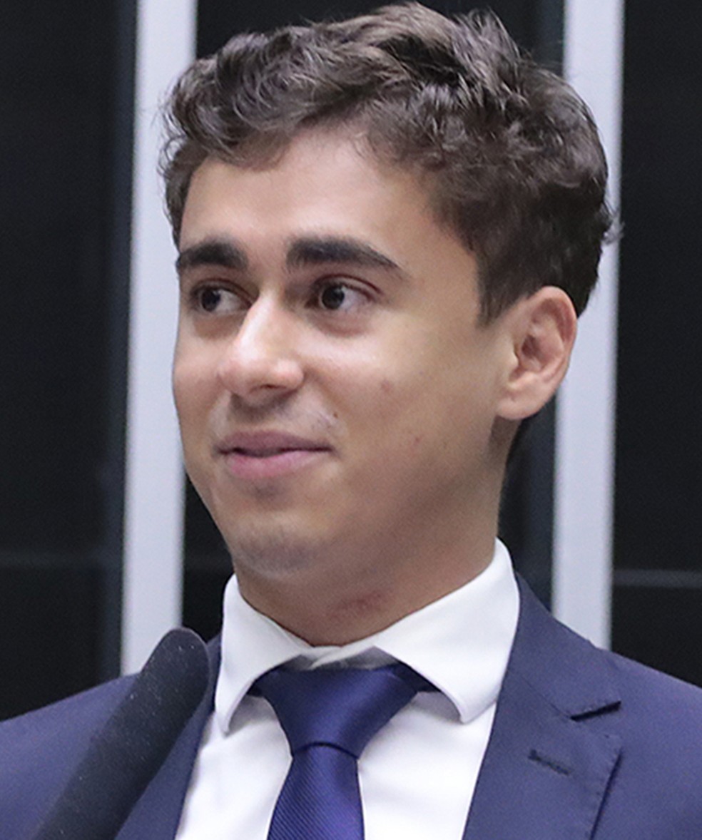 Far-right eyes new contenders for 2026 election