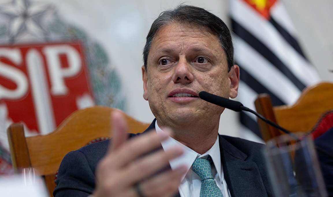 Tarcísio Freitas courts mayors, pushes back on Lula criticism