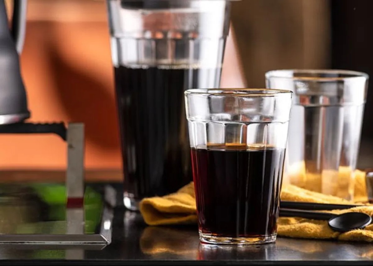 Nadir targets U.S. market with large glassware